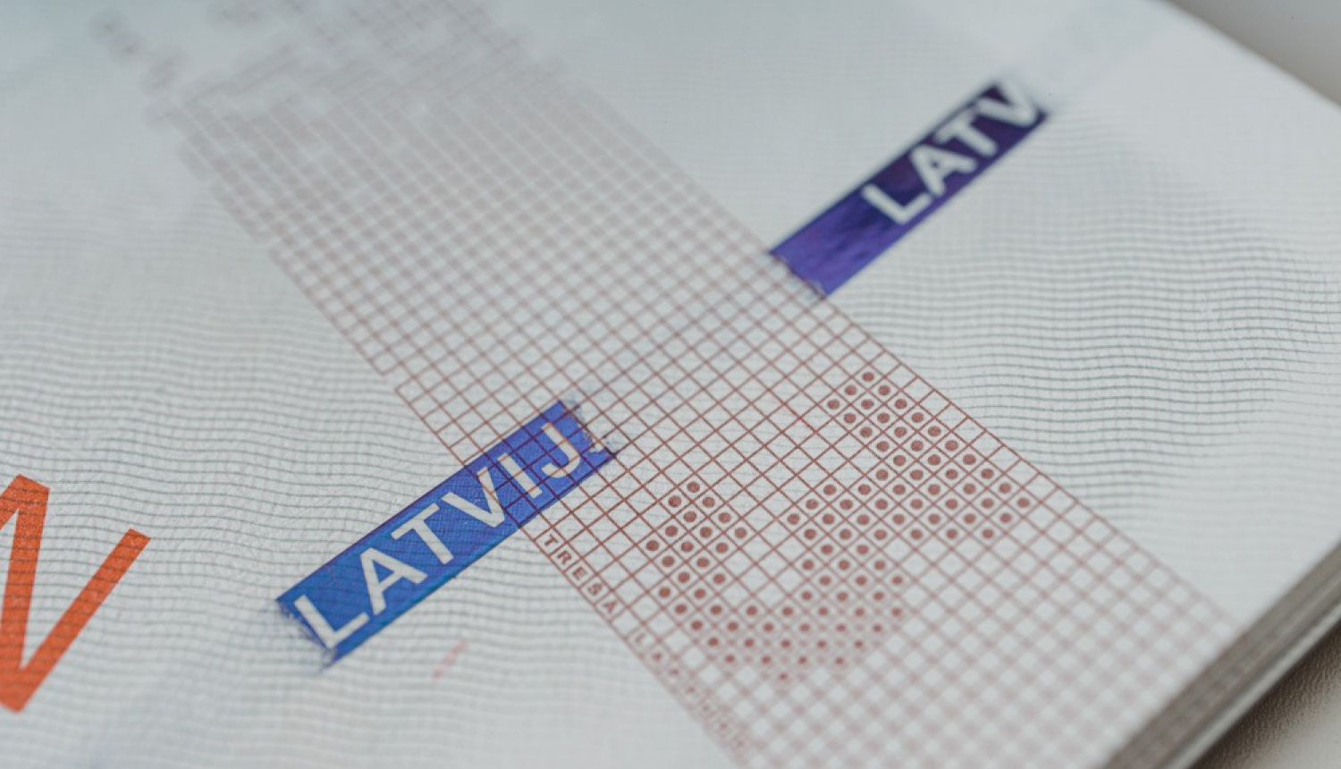 No 12. februāra Latvijā sāks izsniegt jaunā parauga pases | Labdien.lv